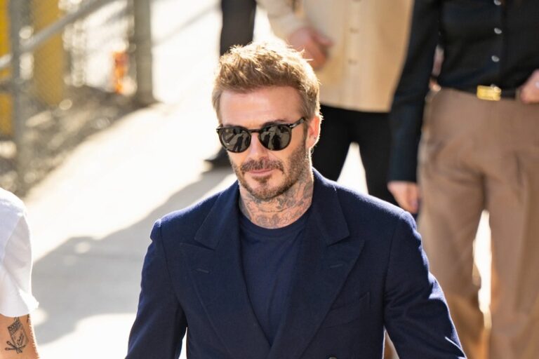 Cuộc đời David Beckham: 450 triệu đô la và 65 bàn thắng đá phạt